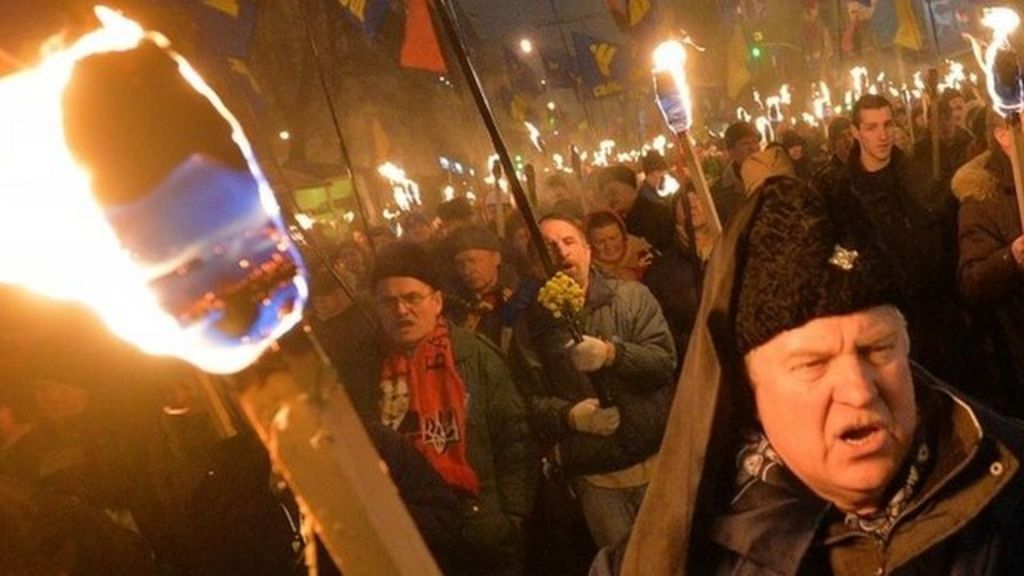 Torch-lit far-right march in Ukraine - BBC News