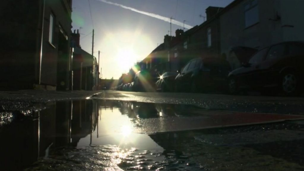 Slow progress for flood-hit residents in Lowestoft - BBC News