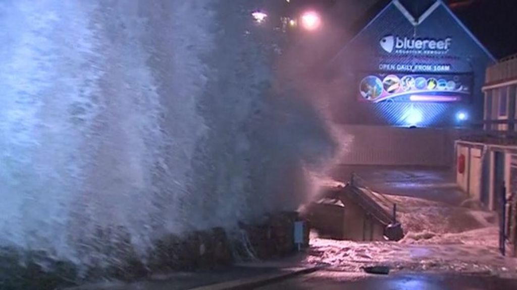 UK weather: Huge waves batter Newquay beach - BBC News