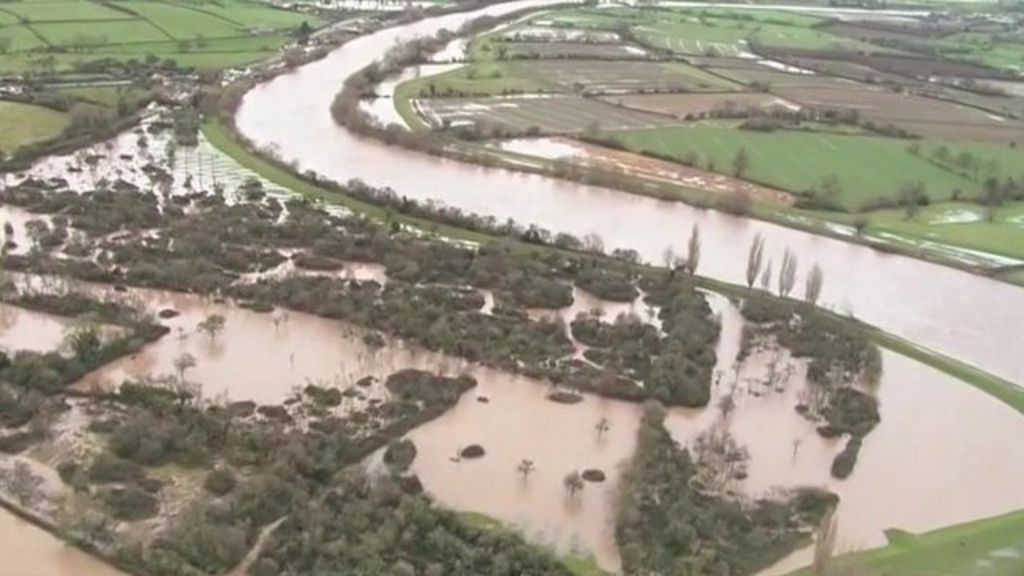 UK weather: Flooded River Severn from the air - BBC News