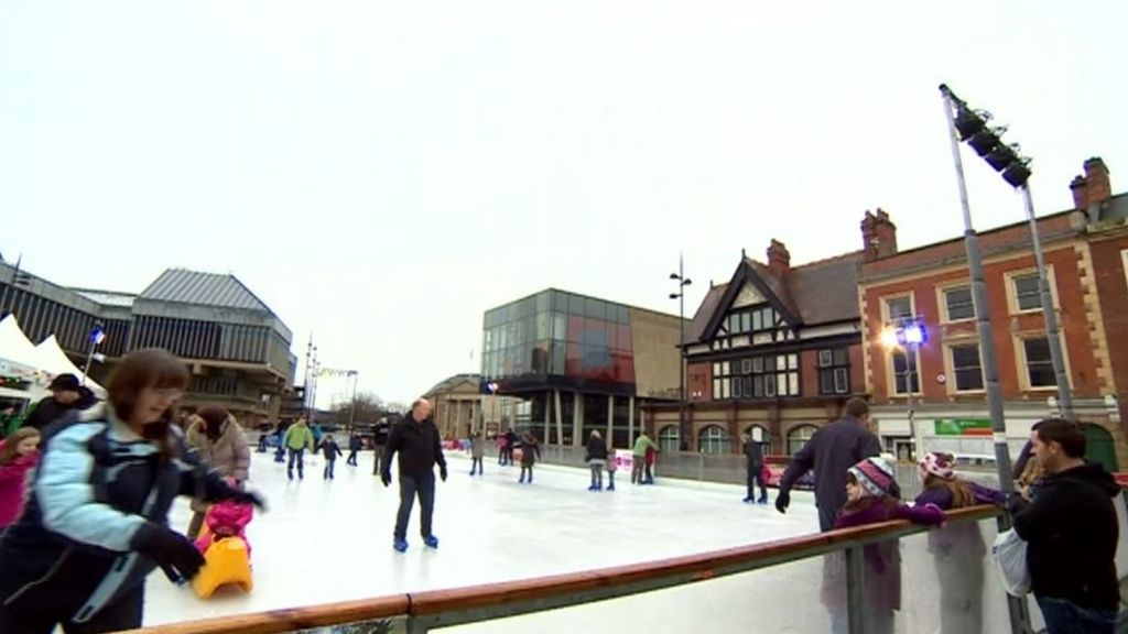 Derby ice rink: Council criticises itself for planning mix-up - BBC News