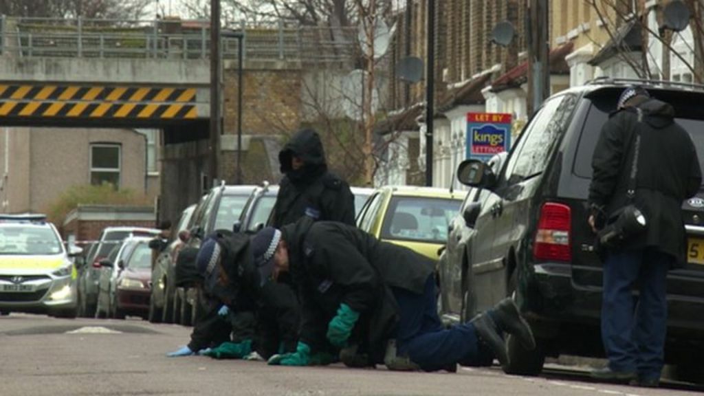 Call for youth help after double stabbing in Tottenham - BBC News