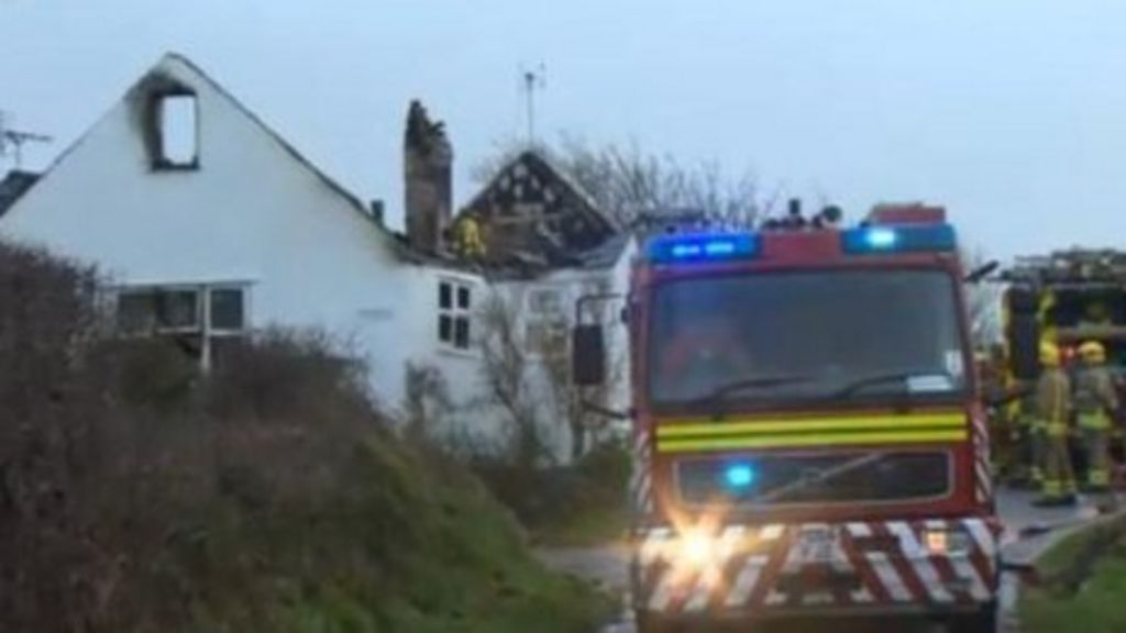 Lightning house fire at Anglesey causes roof collapse - BBC News