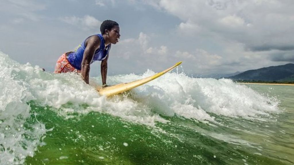 In pictures: Sierra Leone's surf club - BBC News