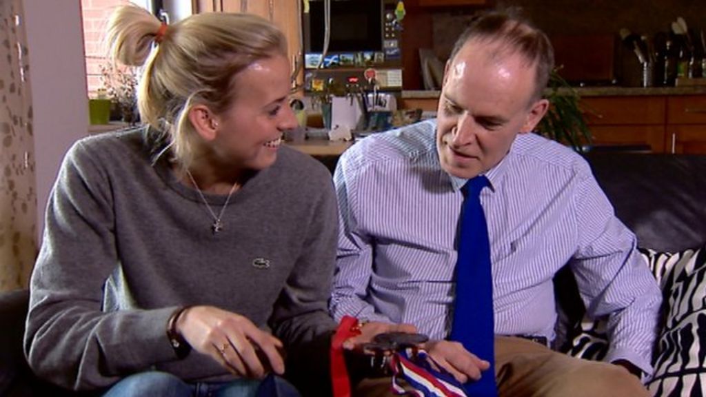 Lynsey Sharp keen to follow in dad Cameron's footsteps - BBC Sport