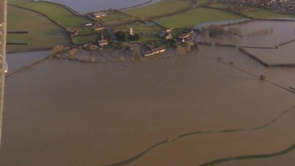 Muchelney on Somerset Levels still cut off by floods - BBC News
