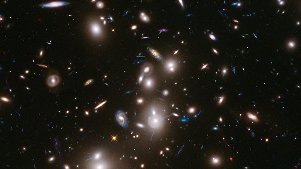 Deepest galaxy cluster ever pictured by Hubble - BBC News