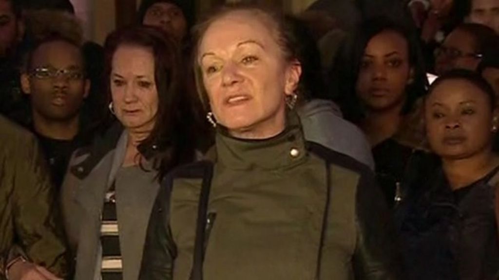 Mark Duggan 'was executed,' says aunt - BBC News