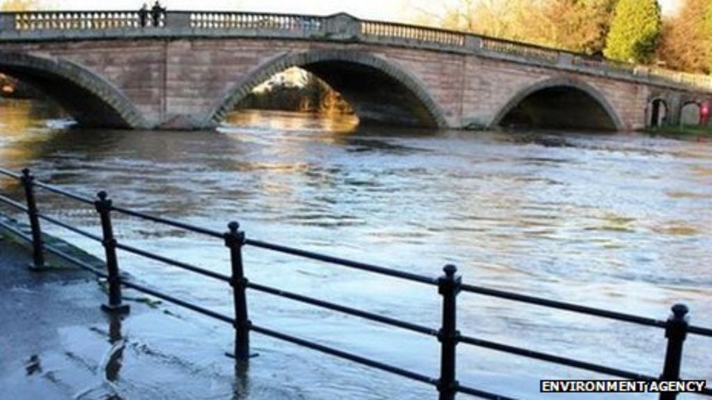 Herefordshire flood warning as River Wye levels rise - BBC News
