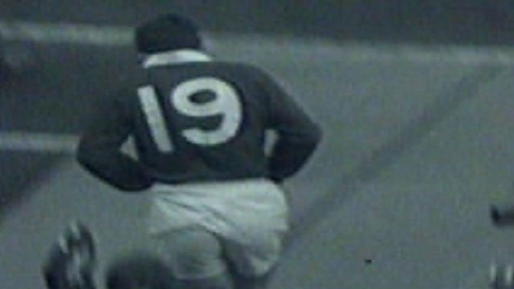 Archive: Wales legend Phil Bennett's Wales debut - BBC Sport