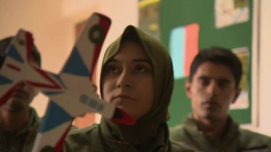 Fighting stereotypes: Pakistan's female fighter pilot - BBC News