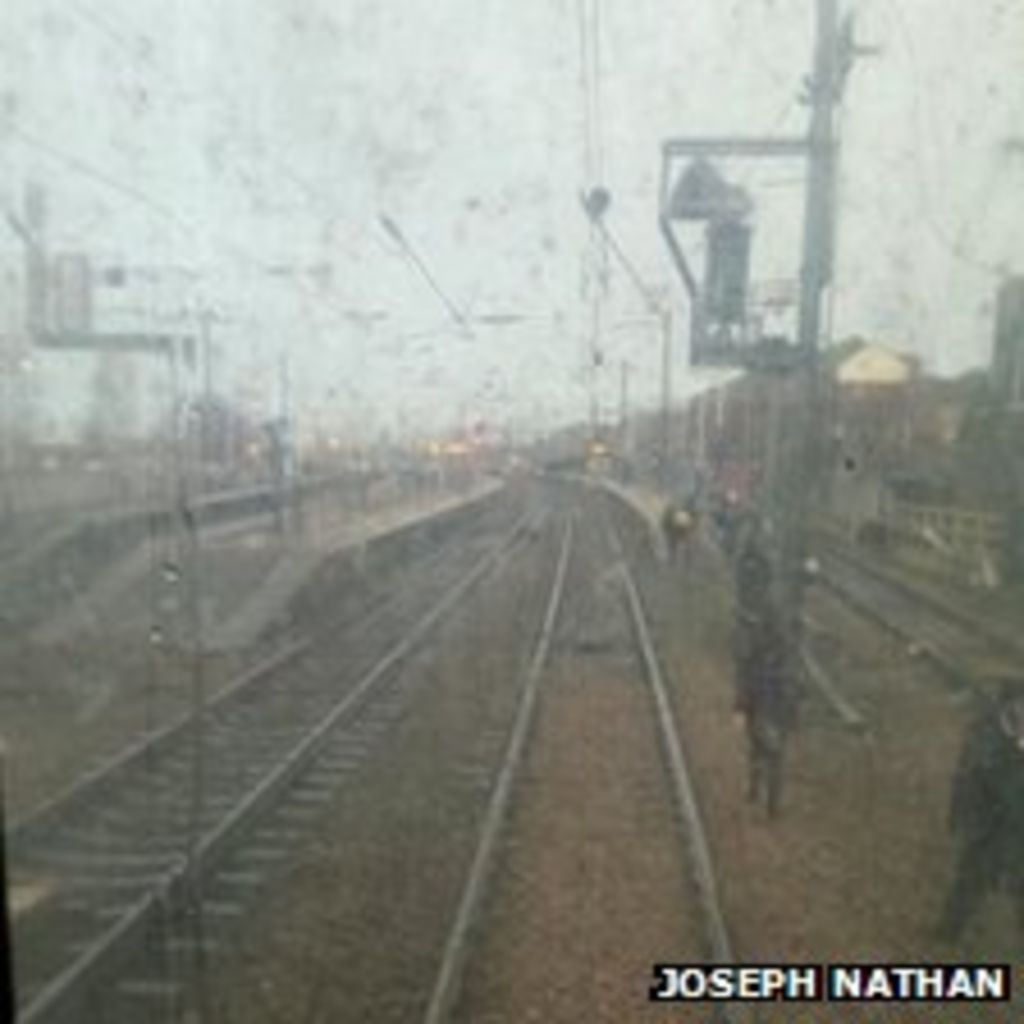 Overhead cable damage disrupts trains from London's St Pancras - BBC News