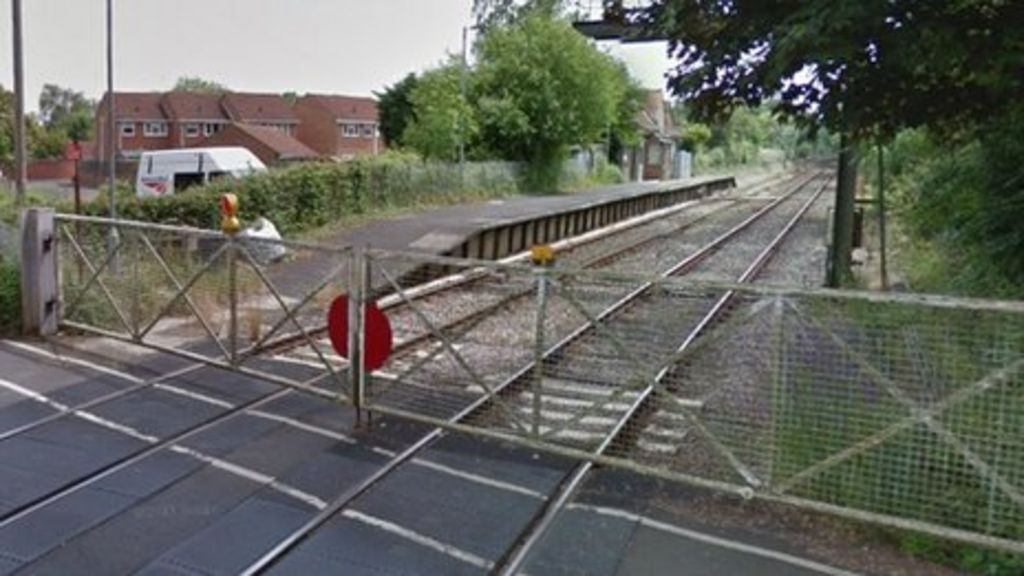 Waterside Totton and Hythe rail plan shelved - BBC News