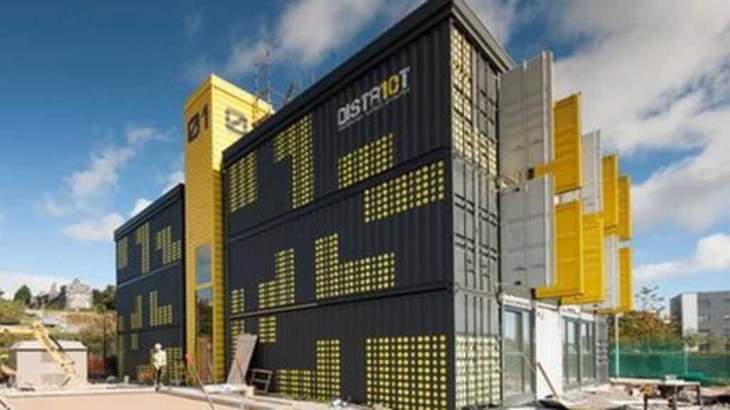 Dundee Waterfront project: District 10 development opens - BBC News