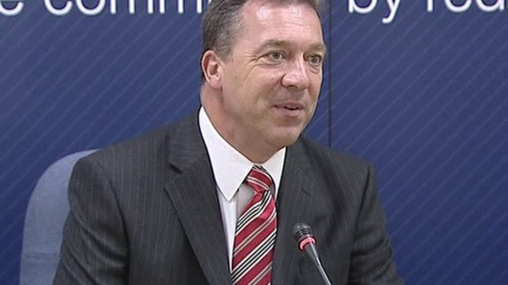 Matt Baggott to step down as NI chief constable - BBC News