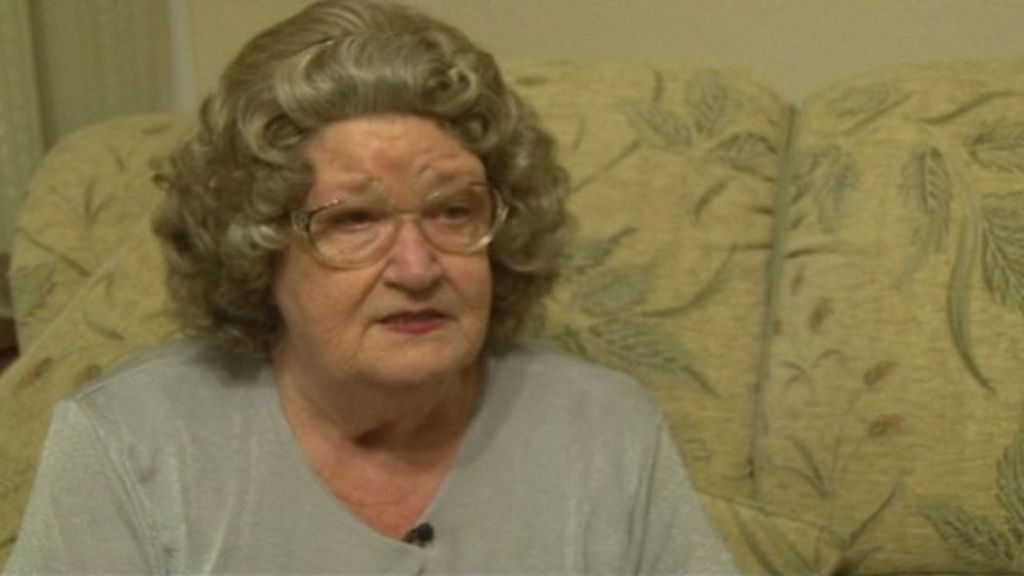 Dorothy Mayer wants to meet burglar of Cardiff home - BBC News