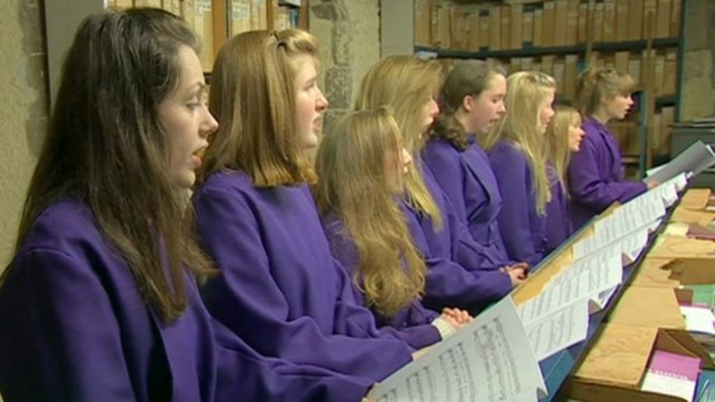 Canterbury cathedral's first girls' choir to make debut - BBC News