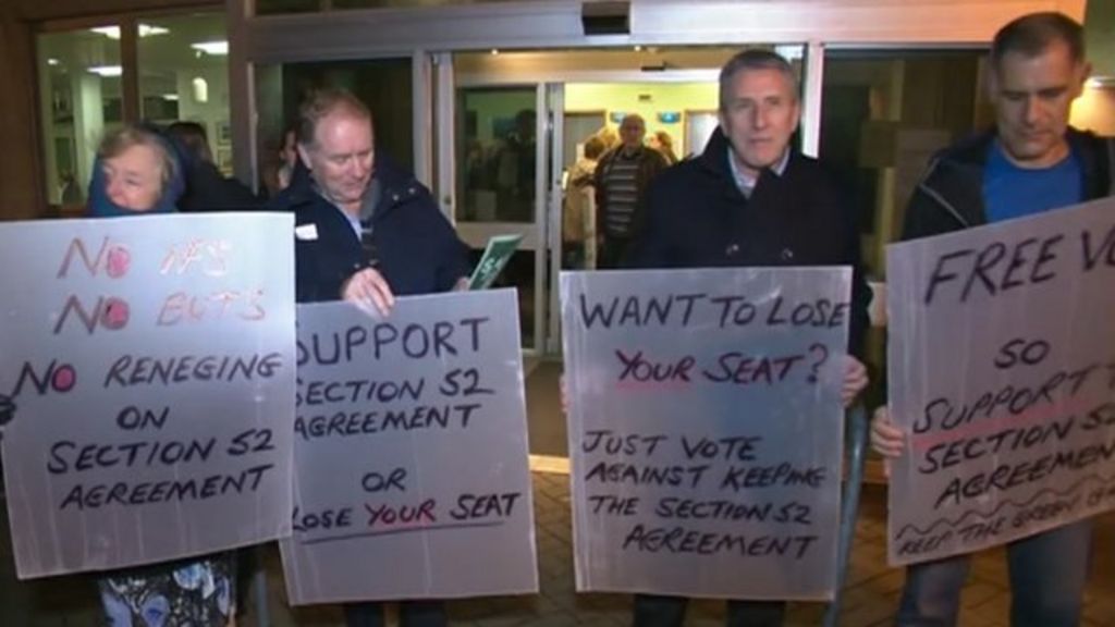 Bracknell council vote removes development covenant - BBC News
