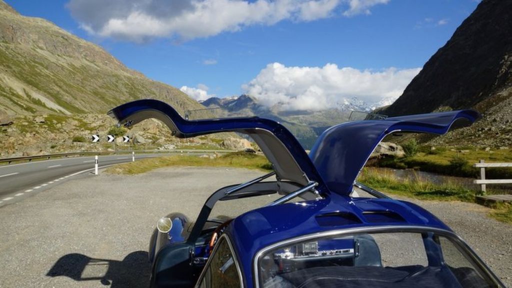 In pictures: F1 drivers behind the camera - BBC News