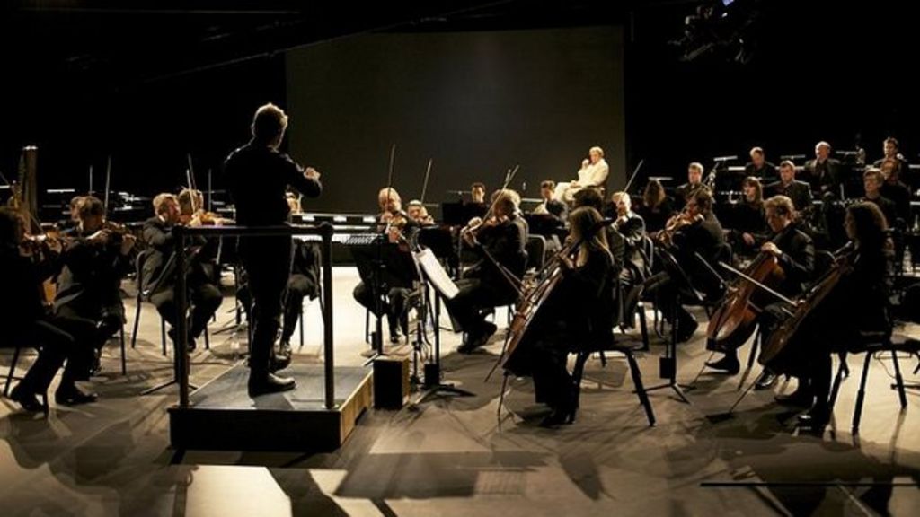 Orchestras 'still hostile to women' - BBC News