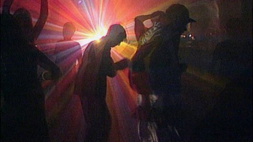 Dunsby illegal rave not stopped 'for 15 hours' - BBC News