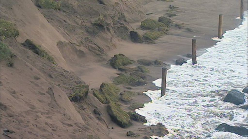 Montrose golf course under threat from coastal erosion - BBC News