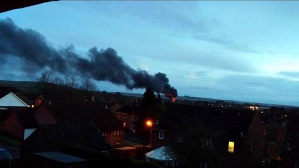 Devizes waste recycle centre fire sends up huge smoke cloud - BBC News