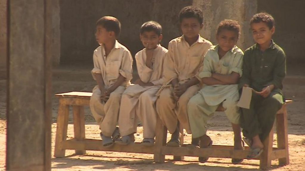Inside Pakistan's school without teachers - BBC News