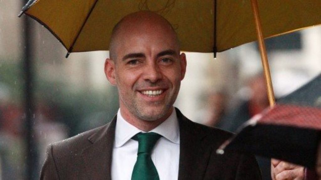 Phone-hacking trial: Coulson 'knew what went on' at NoW - BBC News