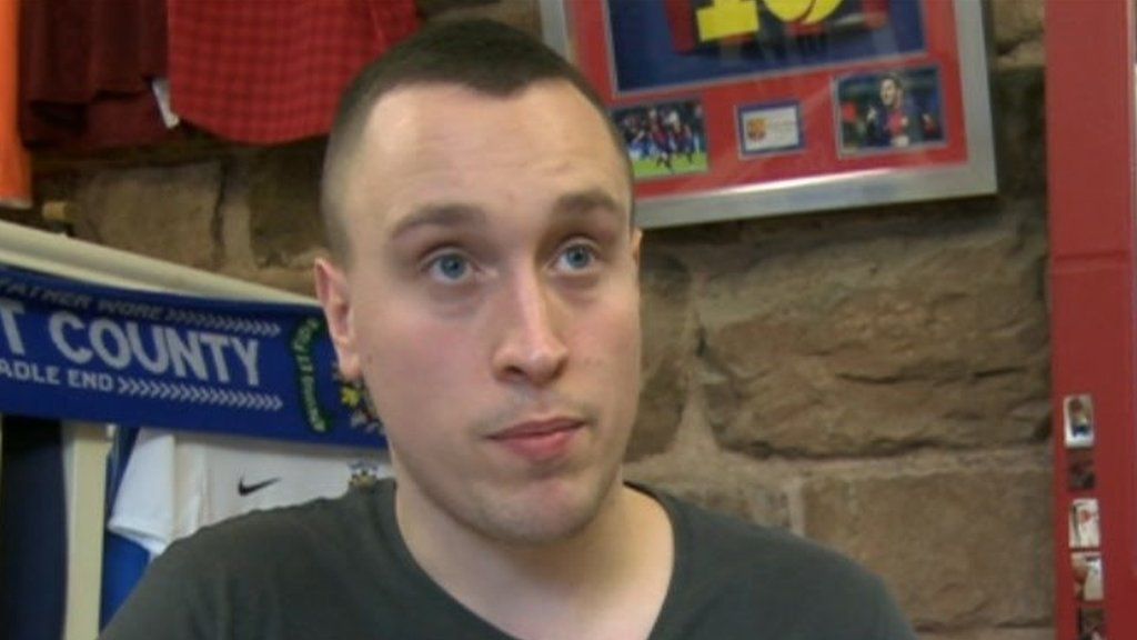 Gambling addict calls for stricter rules for compulsive gamblers - BBC News