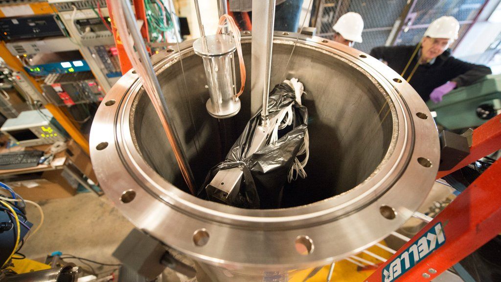 Neutrino beam 'major physics experiment' - BBC News