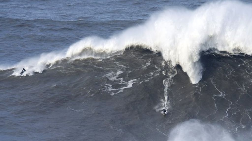 British surfer rides massive wave - BBC Newsround