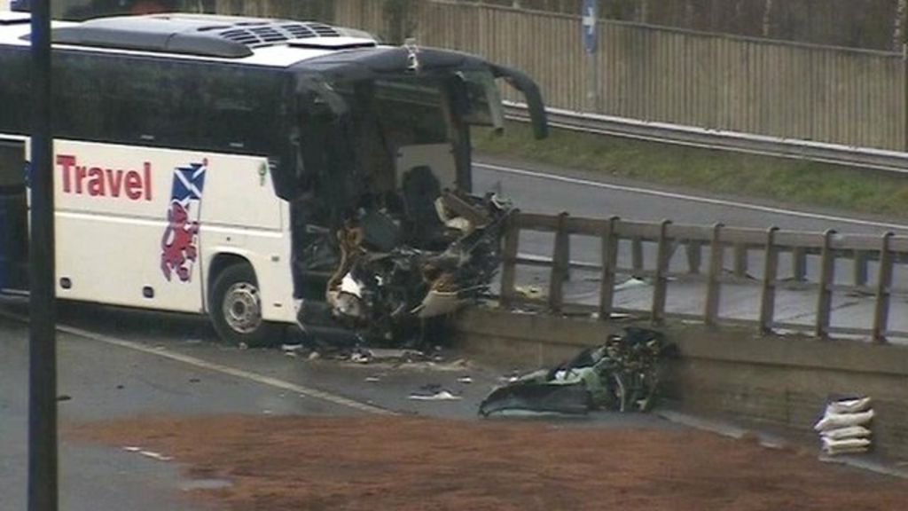 Newport M4 motorway crash chaos for motorists - BBC News