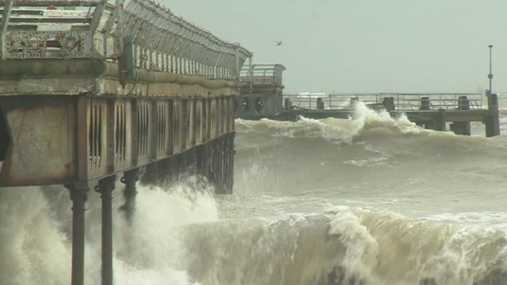 Piers damaged as south coast battered by storms - BBC News