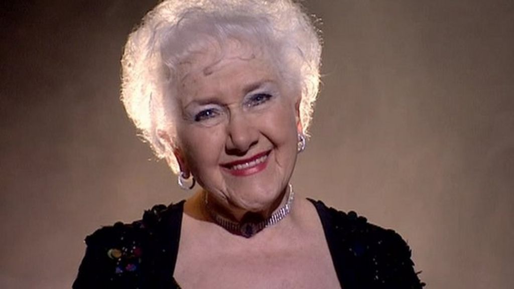 Leila Webster, comedienne and singer from Belfast, has died - BBC News