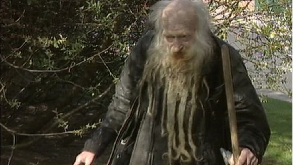 Wolverhampton's ring-road tramp has his tent changed - BBC News