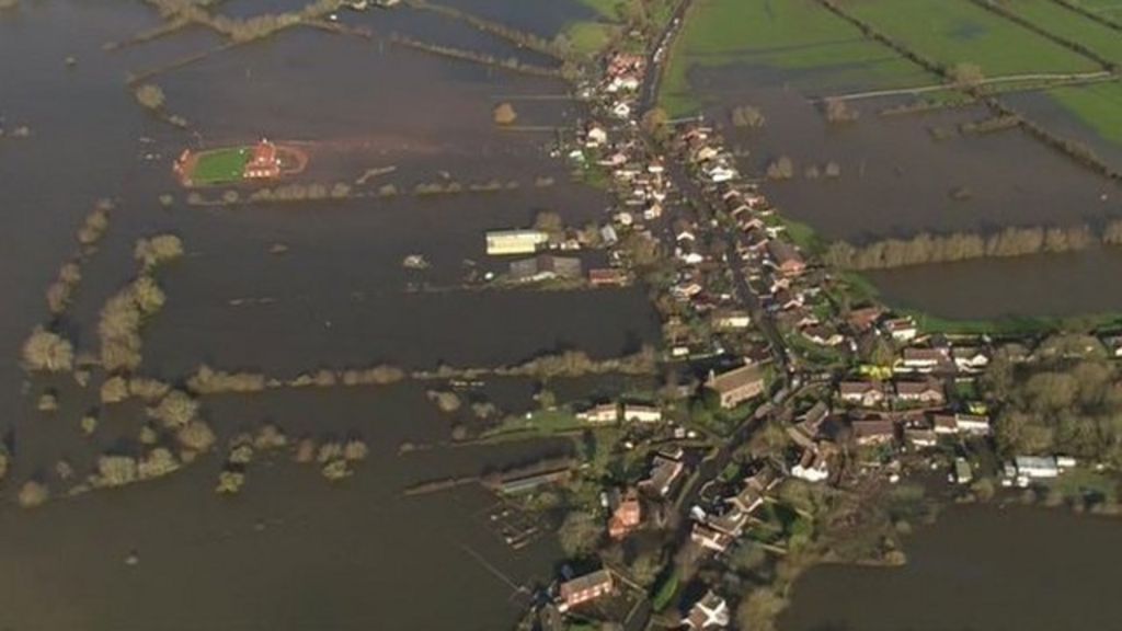Aerial pictures show scale of Somerset flooding - BBC News