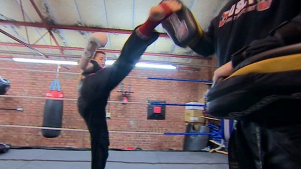 Birmingham World Champion kickboxer seeks recognition - BBC News