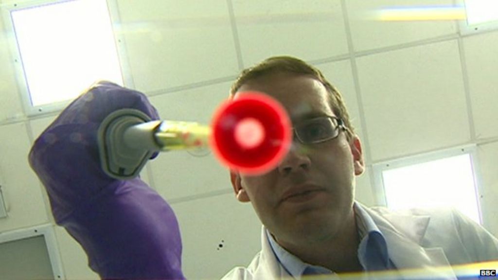 Scientists find new way to freeze blood for longer - BBC News