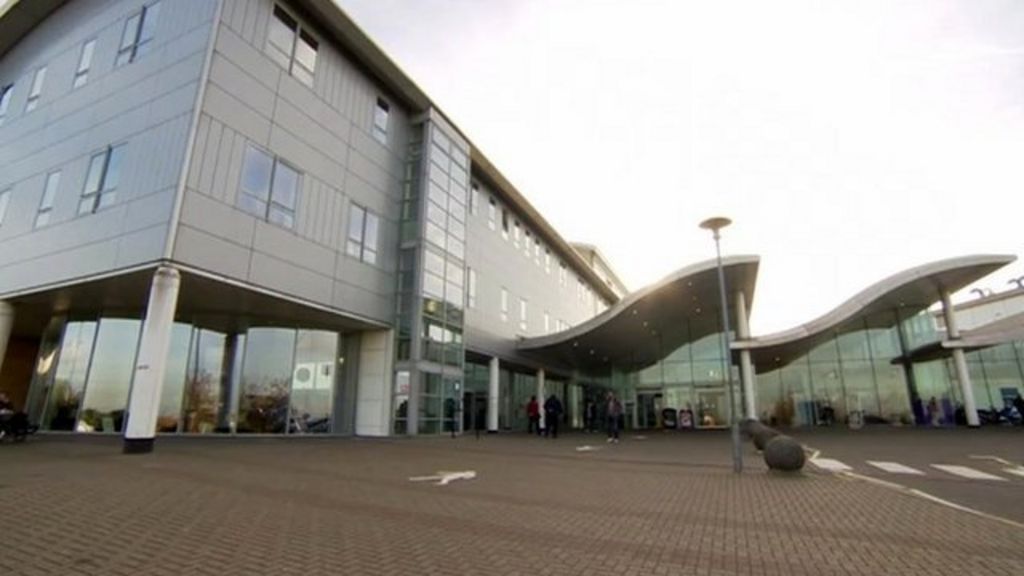 Darent Valley Hospital faces A&E 'challenges' - BBC News