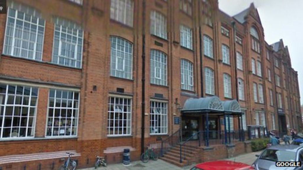 Leicestershire County Council services to share offices - BBC News
