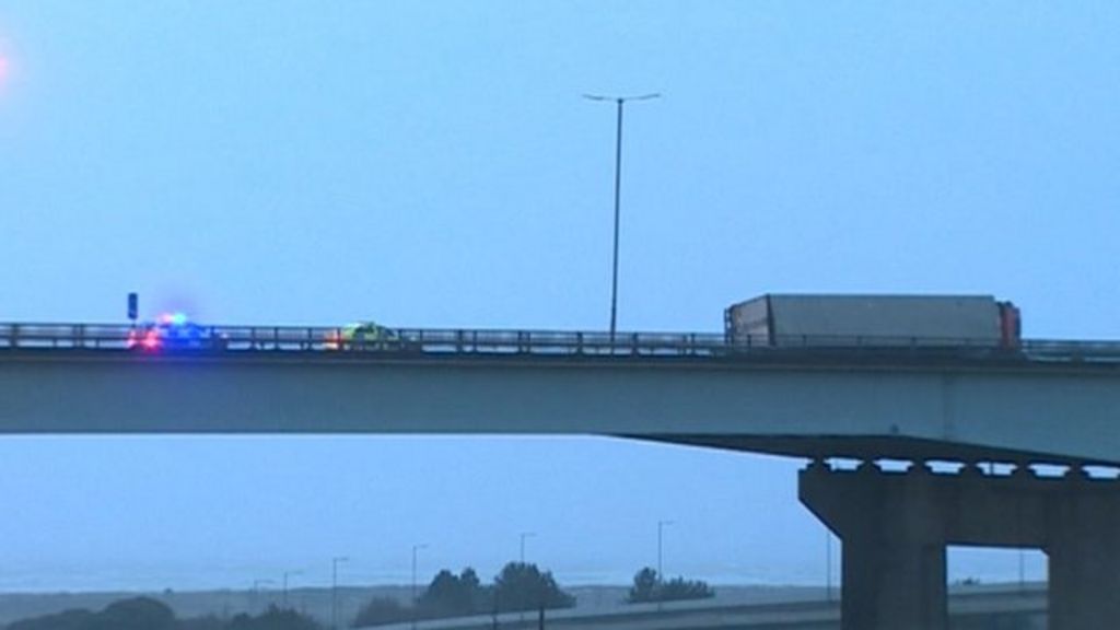 Overturned lorry closes M4 Briton Ferry Bridge near Swansea - BBC News