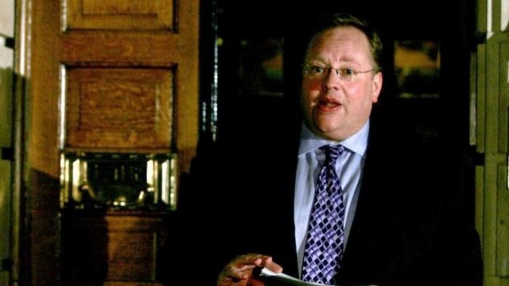 Lord Rennard launches legal action against Lib Dems - BBC News