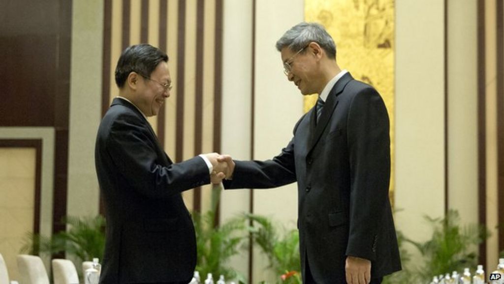 China and Taiwan in first government talks - BBC News