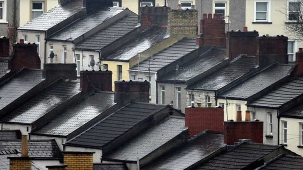 Housing benefit changes 'unfair and unworkable' - BBC News