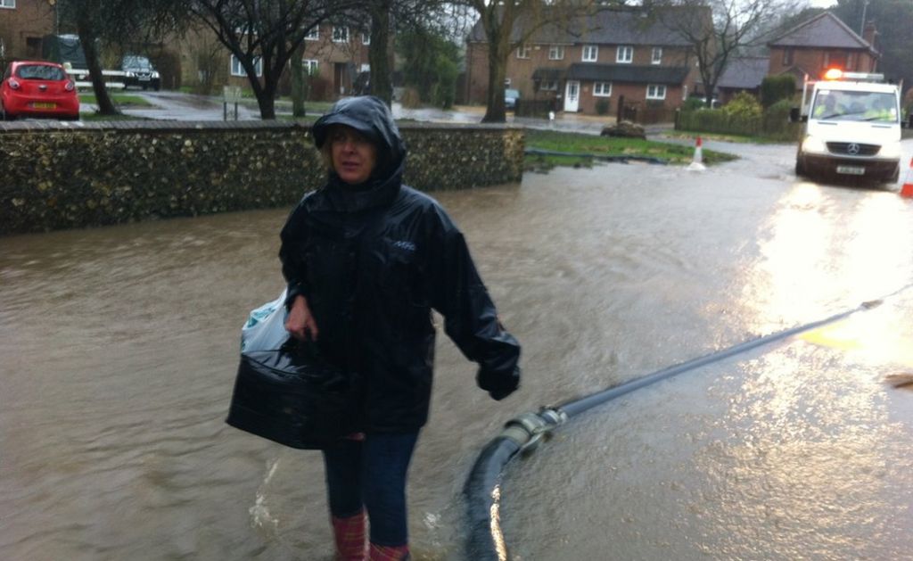 Hambledon: The Hampshire village under water for 40 days - BBC News
