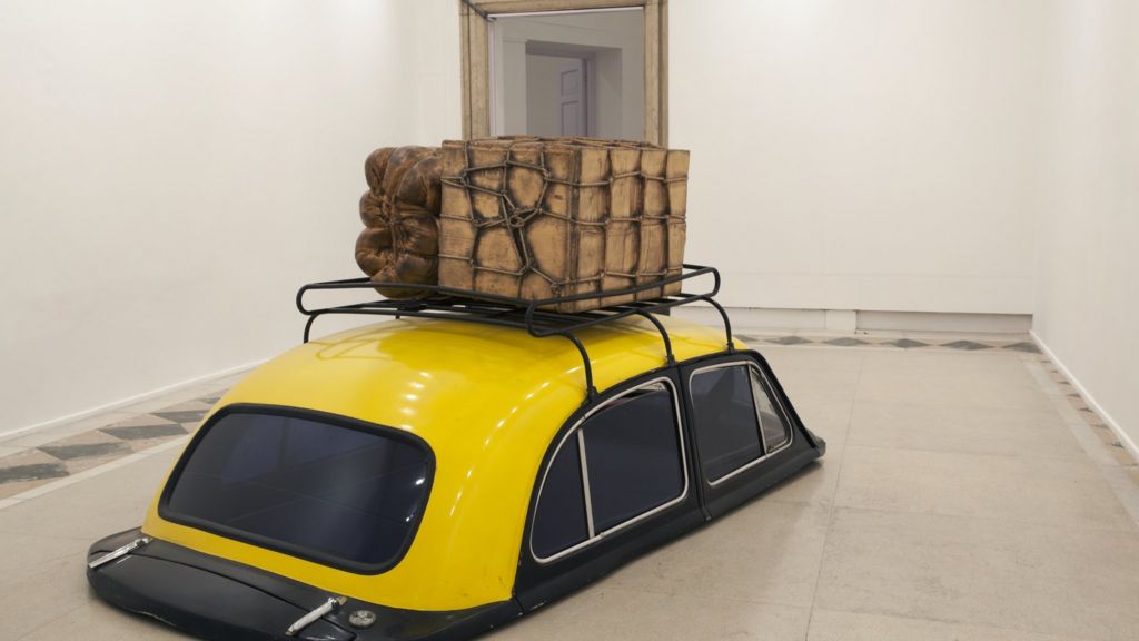 The stainless shine of Indian artist Subodh Gupta's art - BBC News