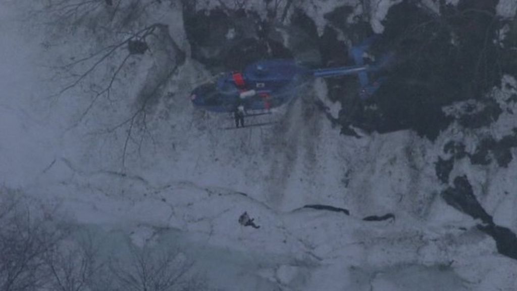 Record Japan snowfall leaves many isolated - BBC News