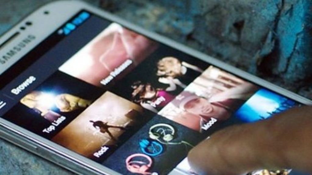 Music streaming revenues 'grow 40% year-on-year' - BBC News