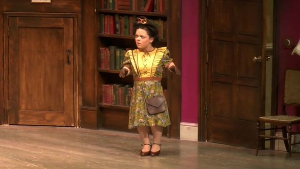 Warwick Davis gives short actors new opportunities - BBC News